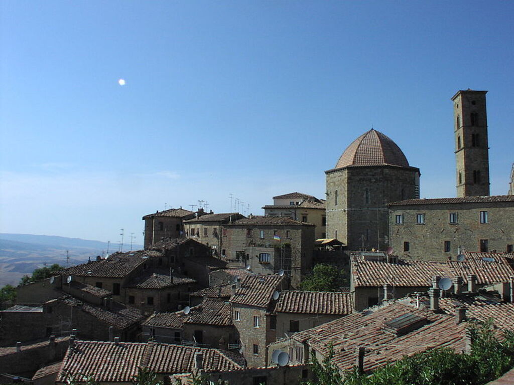 Ver el pasado y el presente del trabajo del alabastro en Volterra